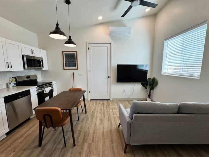 2 Bed 2 Bath Guesthouse With Fenced Parking - Tucson, AZ