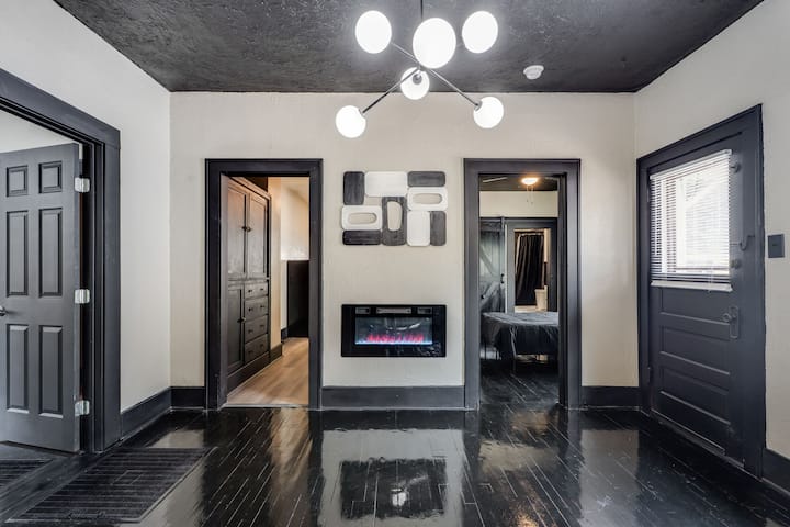 Delano Double Retreat Entire Duplex Both Sides - Wichita, KS