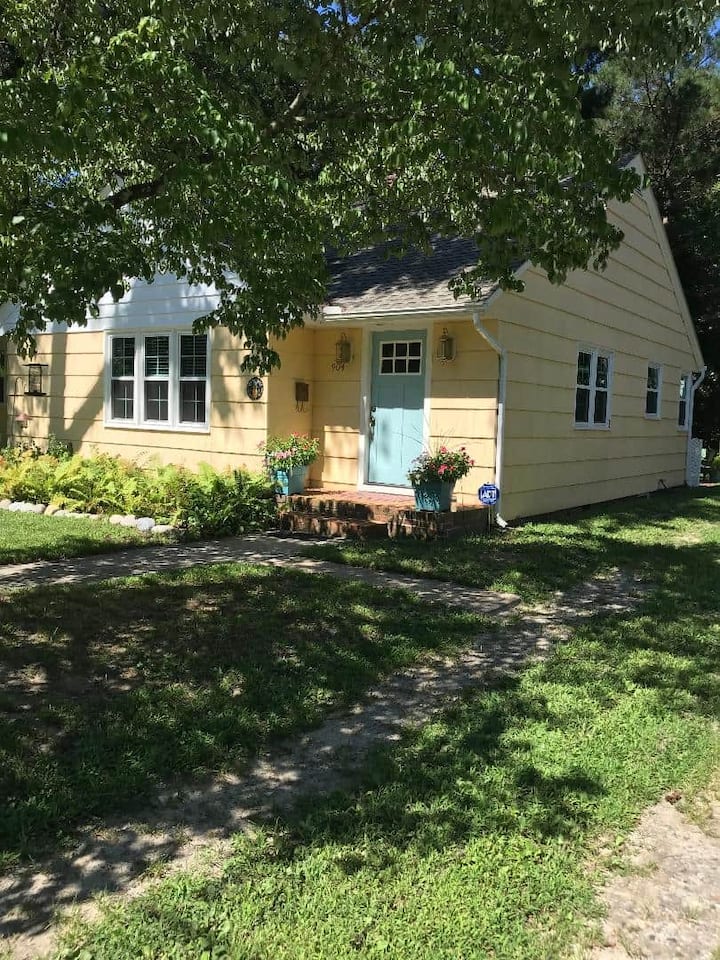 The Cozy Yellow Cottage - Salisbury, MD