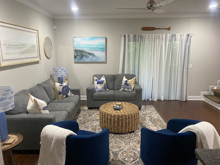 Quiet Island Home Close To The Beach And Village - St. Simons Island, GA