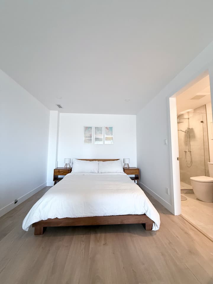 New Coastal Studio - Steps From Davis Bay Beach - Sechelt