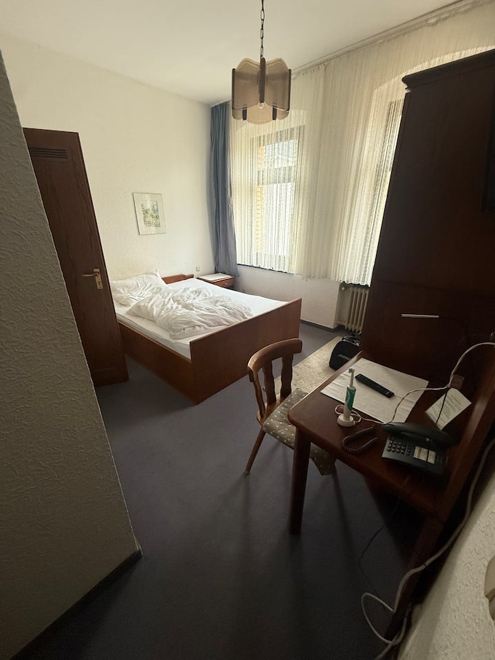 Möbliertes Zimmer Mit Eigenem Bad - Brühl