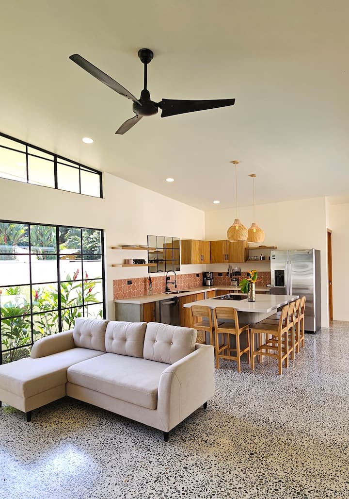 Casa De Luz, Walk To Beach & Town Center - Costa Rica