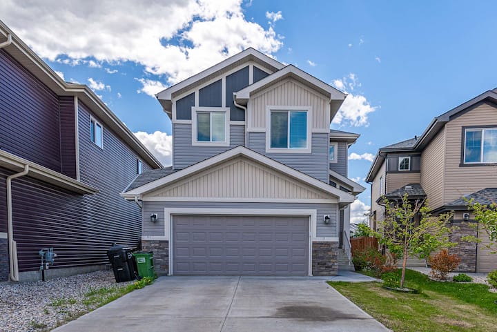 *Legal Basement Unit In Central Windermere*sleep2 - Edmonton, Canada