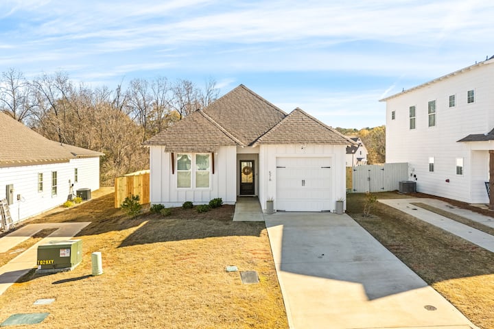 Piper On The Plains: Near Auburn Campus - 歐本