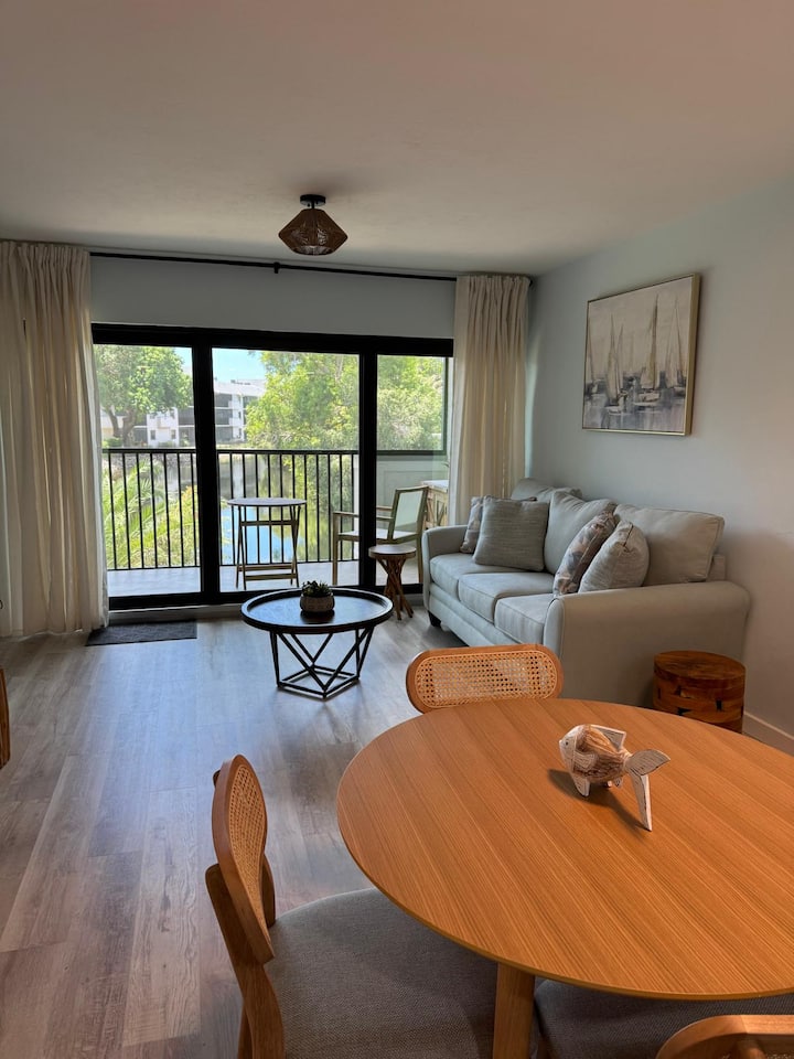 Beautiful Updates - Relaxing Views - Close To Pool - Naples, FL