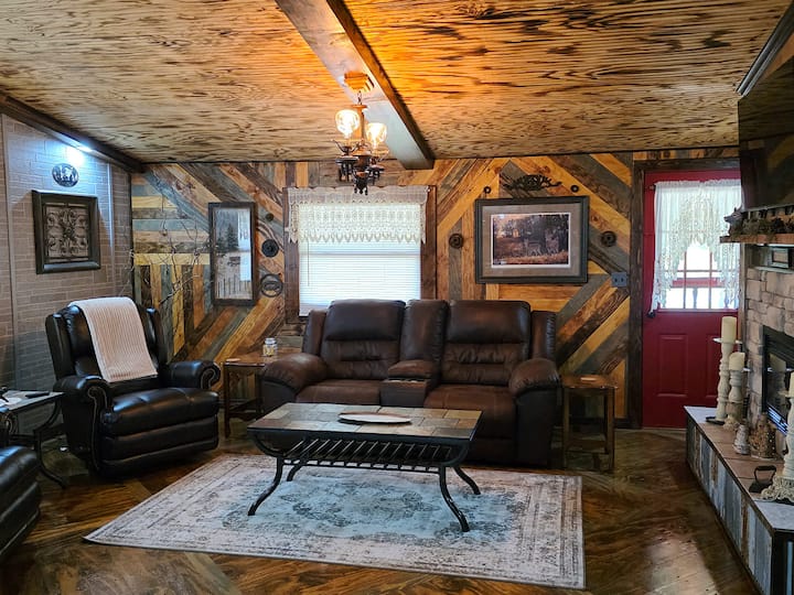 Cedar Hill Cabins: The Main Cabin - Long Branch State Park, Macon