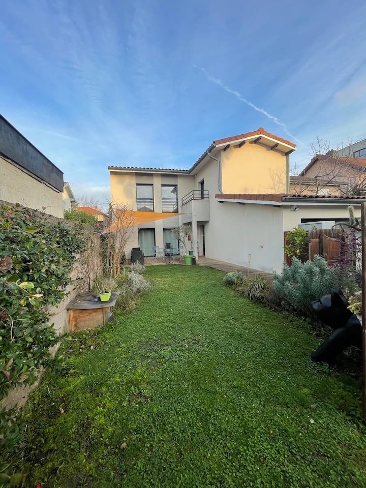 Maison Moderne - Jardin - Proche Métro Gratte-ciel - Vaulx-en-Velin
