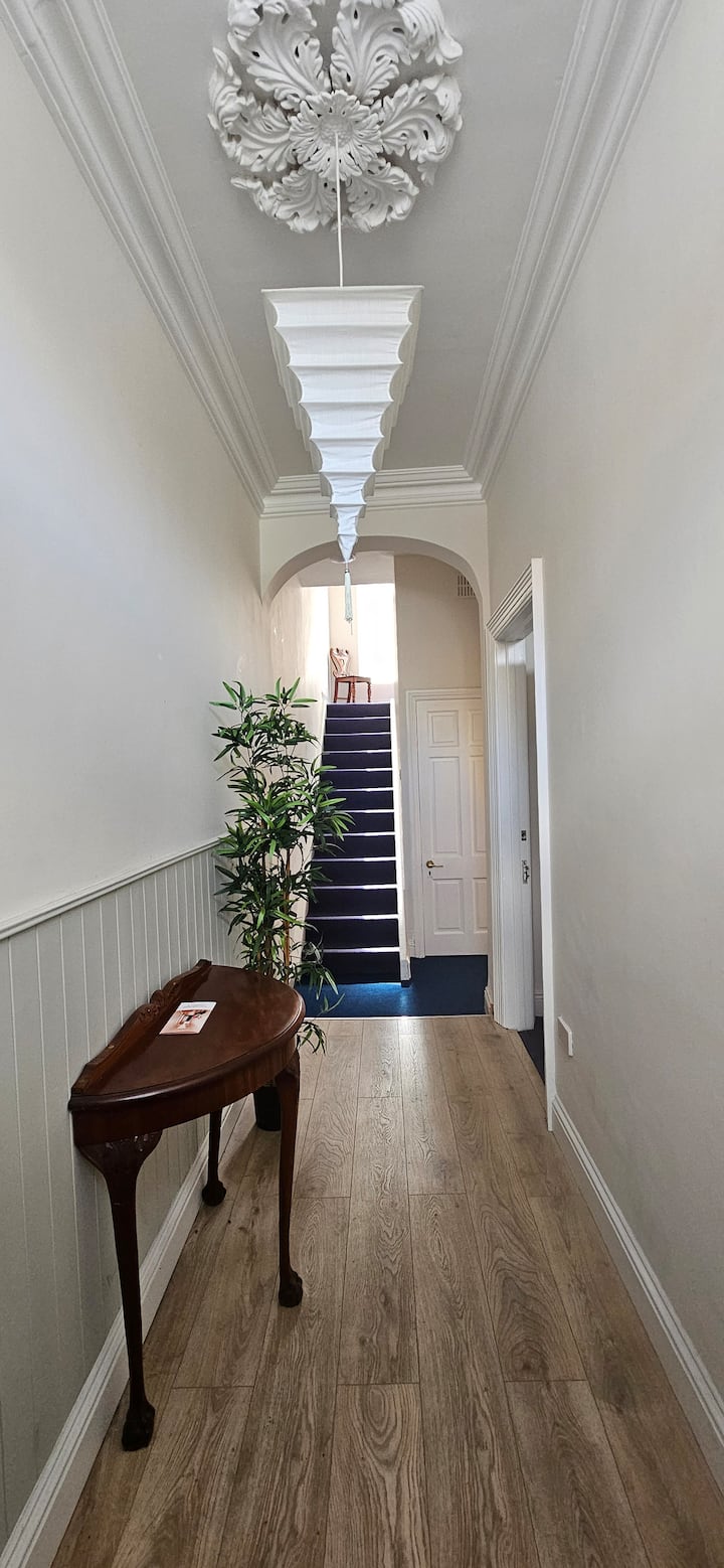 Large 5 Bedroom Townhouse 5 Minutes From The City - Dublin