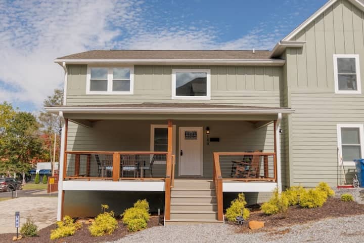 Mabel's Place - 3br, 2.5ba, Newly Renovated Duplex - Waynesville, NC