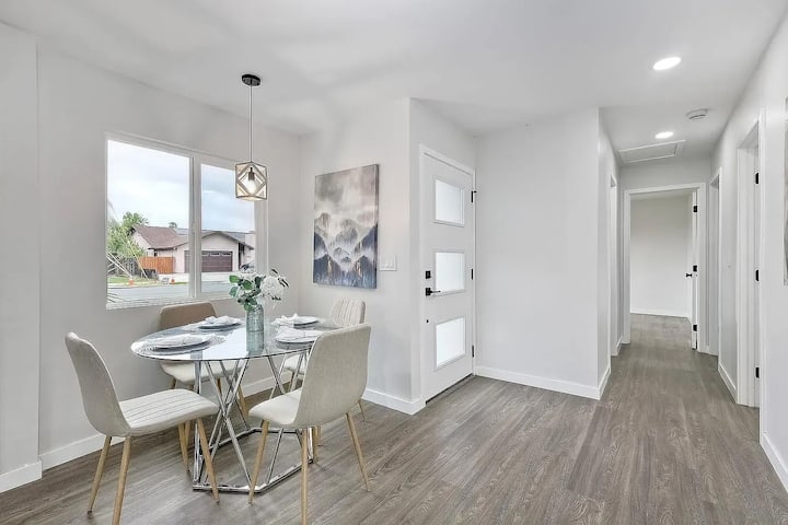 Modern Stay In The Heart Of El Cajon - El Cajón, CA