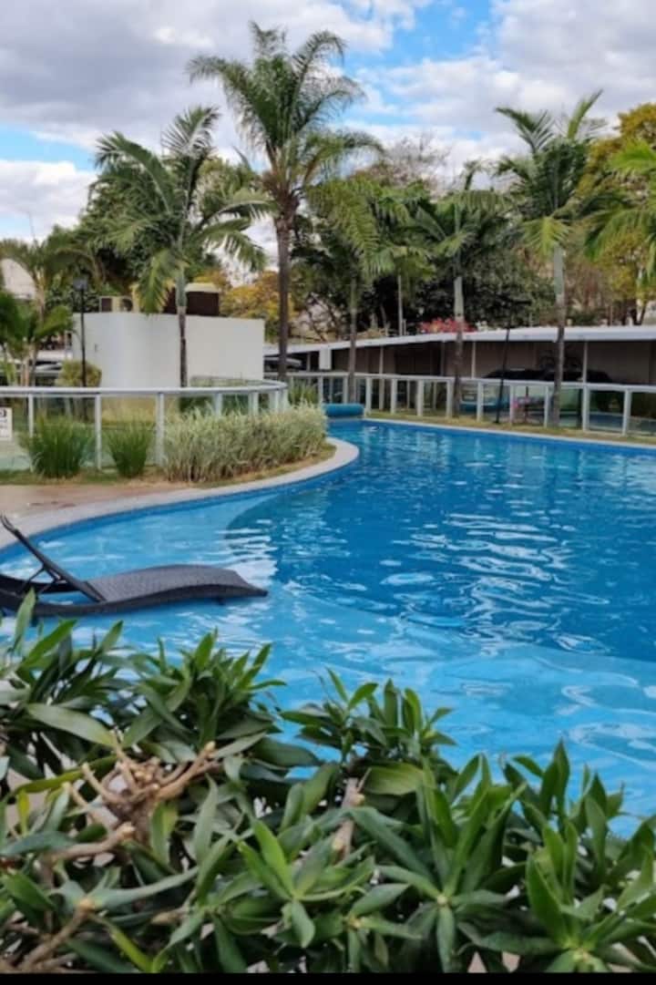 Apto Alto Padrão, Lazer, Lavanderia E Ar Nos 2 Qts - Brasília