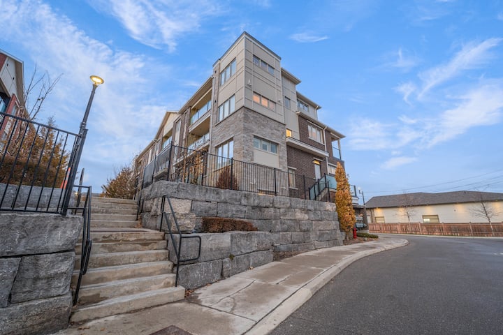 Modern Comfort In Pickering - Pickering