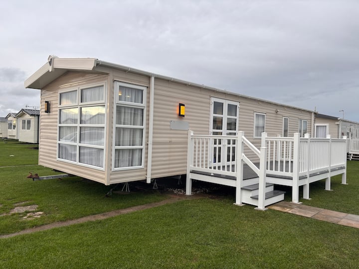Comfortable 3-bed Holiday Caravan - Kent