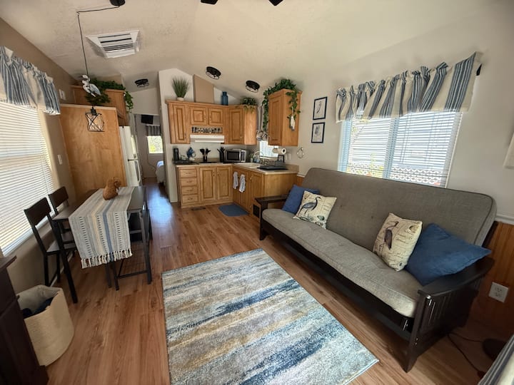 Deluxe Tiny Home - Shasta Lake, CA