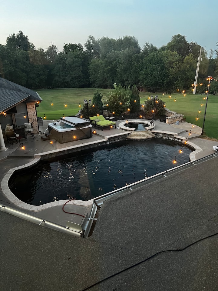 Hidden Treasure Pool House Near I-40 - Oklahoma