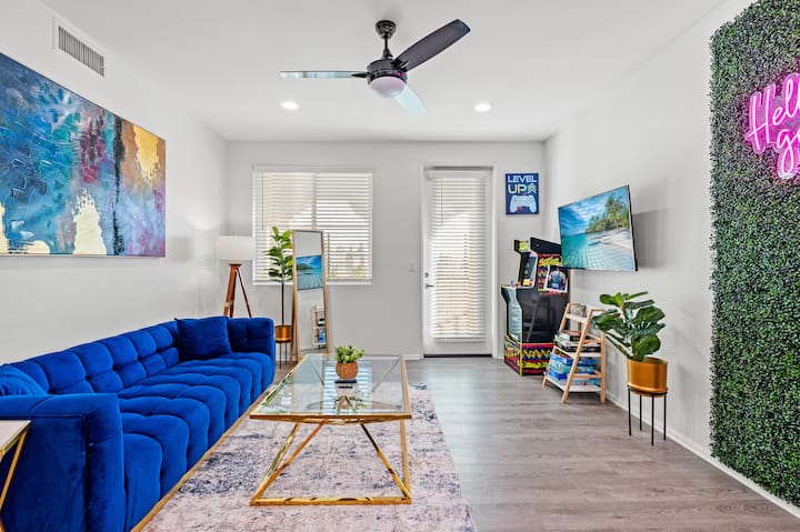 Spacious Getaway 3br Apt | Arcade + Mins To Disney - Anaheim, CA