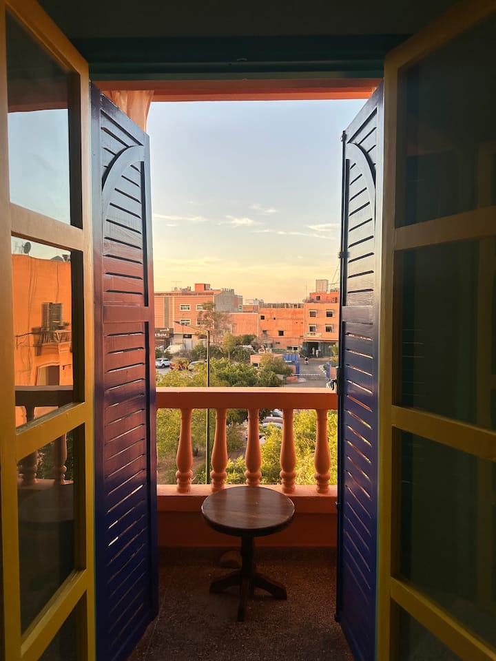 Balconies, Vintage Vibe And Quiet Flat - Marrakech