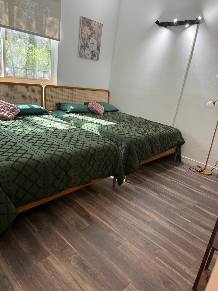 Hollwood Gem | 1 Bedroom 2 Beds Private Bath - Los Angeles, CA