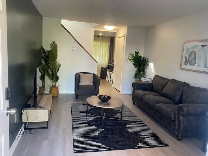 Your Next Family Home In Hartford Prime Location - West Hartford