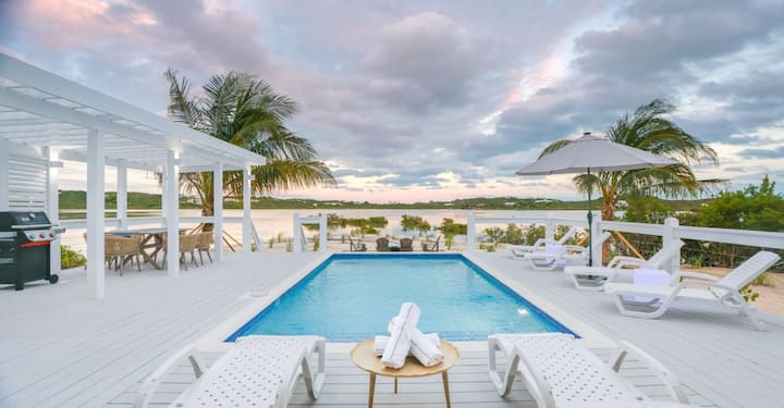 *New* 3 Bedroom Waterfront Villa With Pool - Turks and Caicos Islands