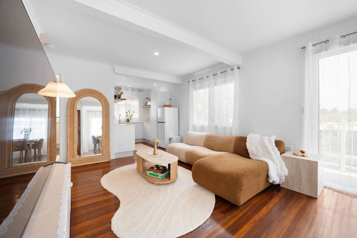 Ocean Front Bilinga Beach Shack - Gold Coast