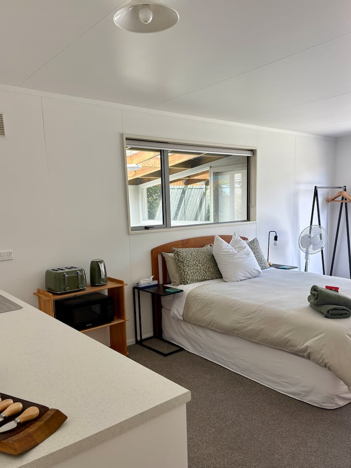 Sunny Guesthouse With Mountain Views - ワナカ