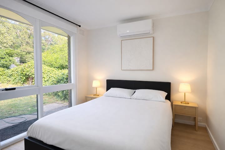 Modern Home With Spacious Outdoor Deck - Bayswater