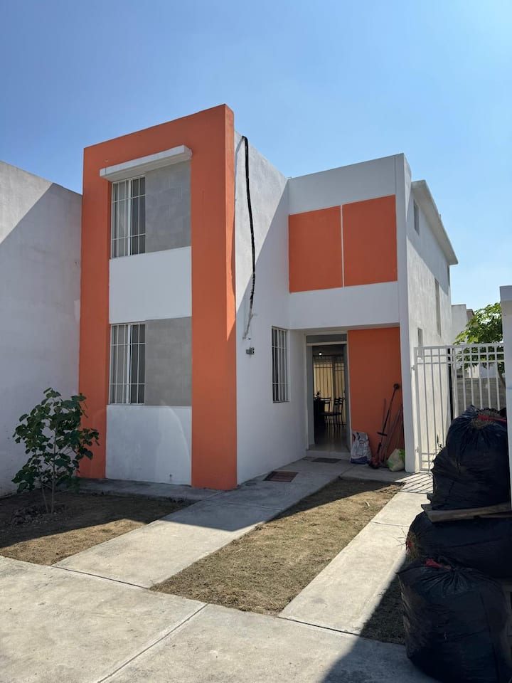 Casa Industrial Privad 7 Camas:a/c, Factura, Aerop - Jalisco