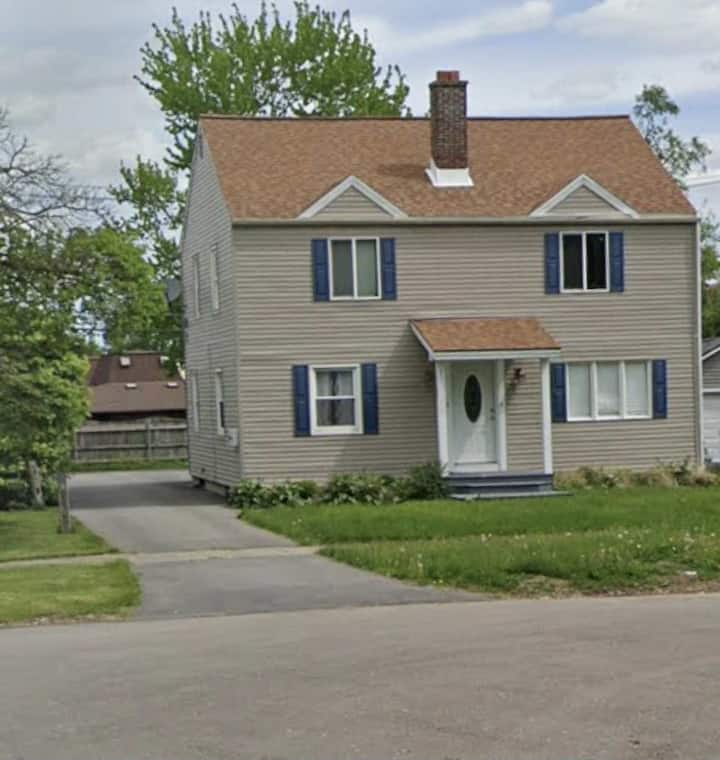 Cozy 2br Near Buffalo Airport • Self Check-in - ランカスター, NY
