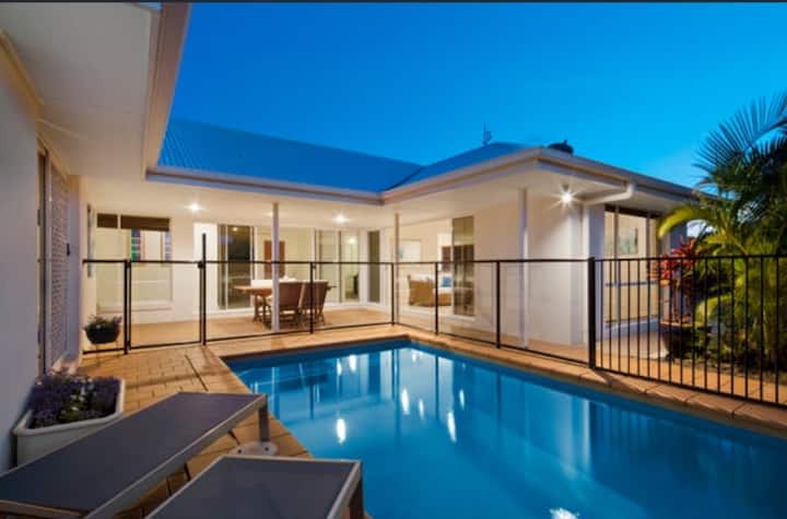 Family Sunshine Coast Getaway With Pool - Caloundra