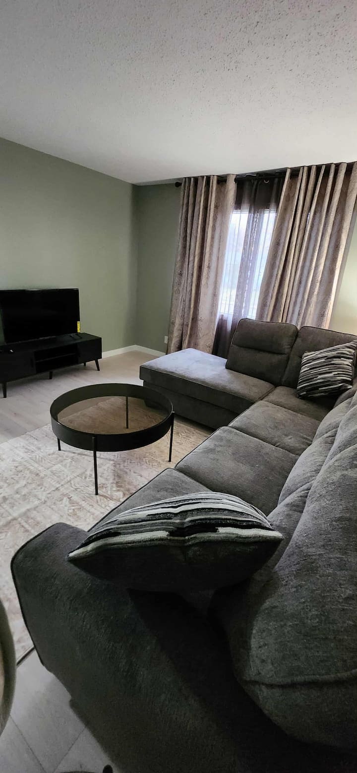 Boho 3 Bedroom In Prime Location - North Battleford