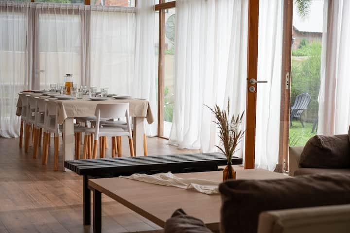 Casa Con Pileta En Reserva Forestal - Argentina