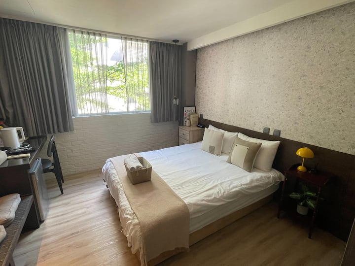 [有窗]Double Room｜perfect For Weekend  | Near Ximen - Taipei Railway Station