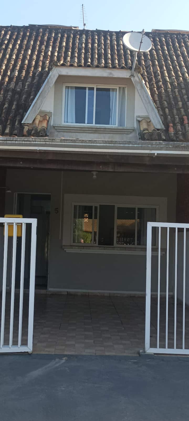 Casa-chalé 
Praia Guaratuba - Guaratuba