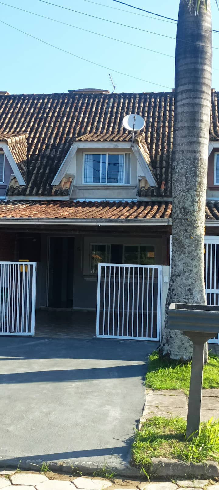 Casa-chalé
Praia Guaratuba - Guaratuba