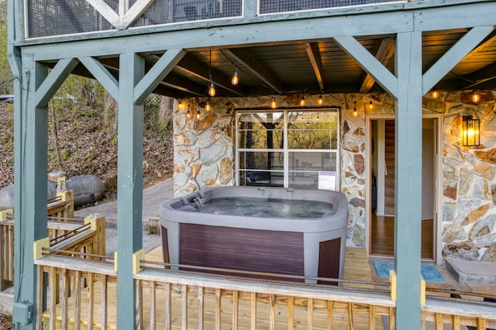 Best Aska Location | River Views, Hot Tub & Games - Blue Ridge, GA