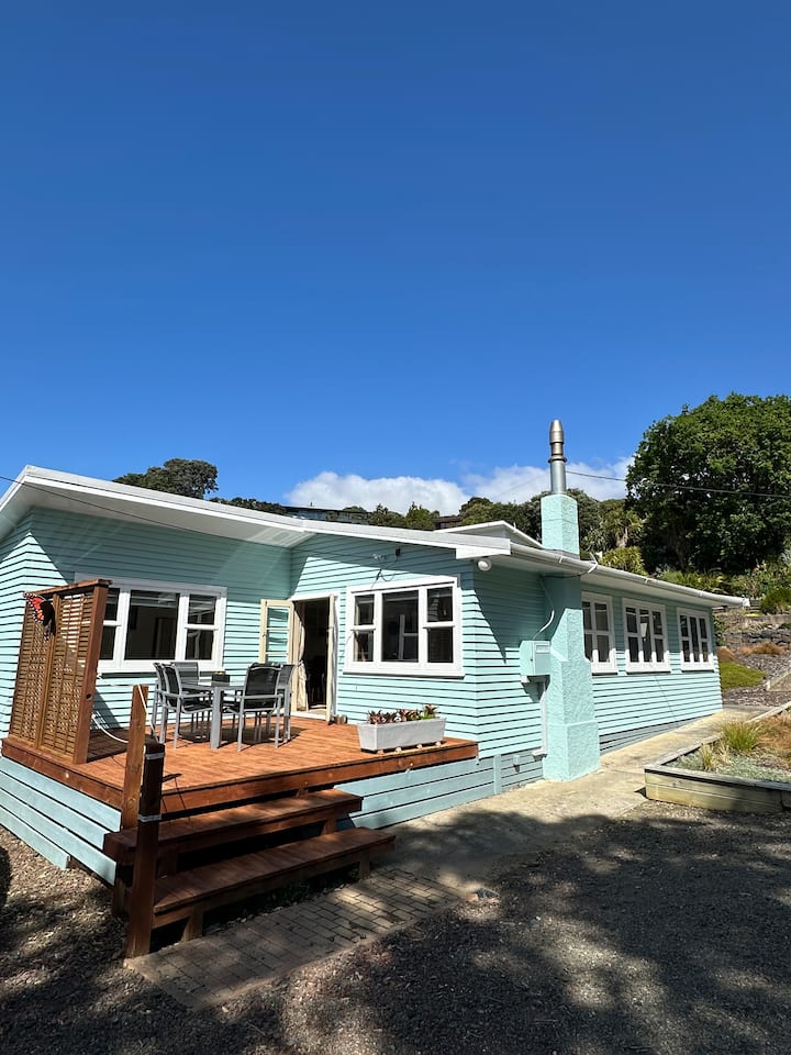 Kiwi Bach With Beach Access - Tutukaka
