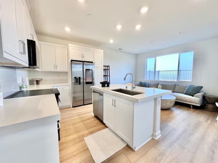 4 Bed Large House In Otay Ranch Amazing Amenities - Chula Vista, CA