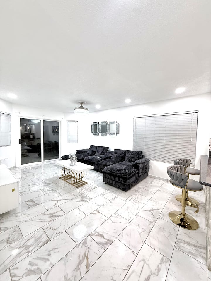 Luxury Home 15 Minutes Strep - Las Vegas, NV