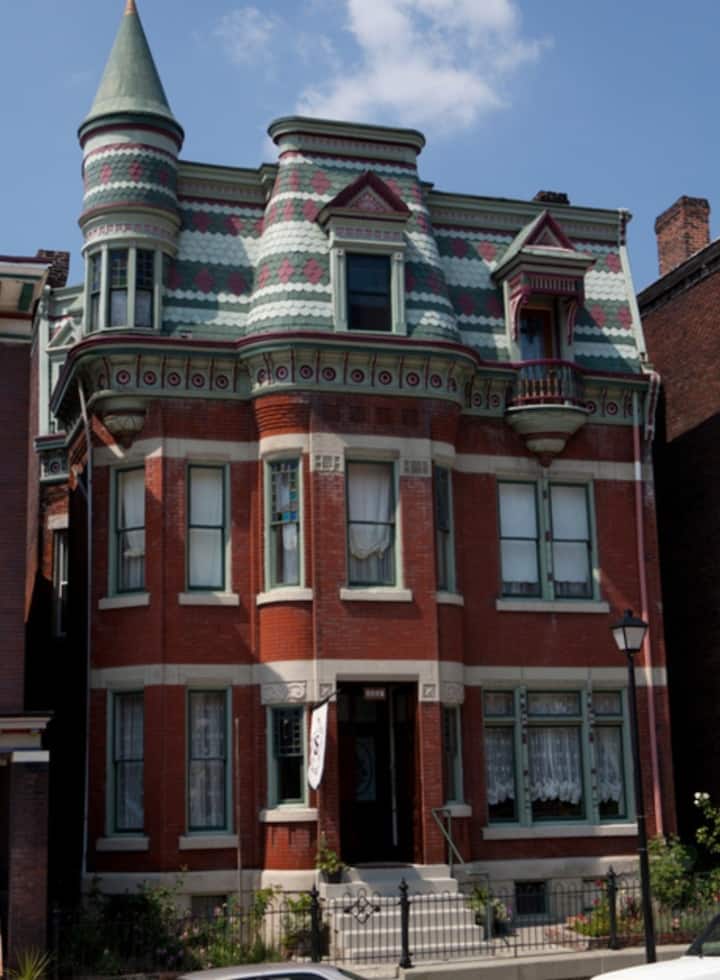 Charming Victorian Retreat - Cozy & Private! - Wheeling, WV