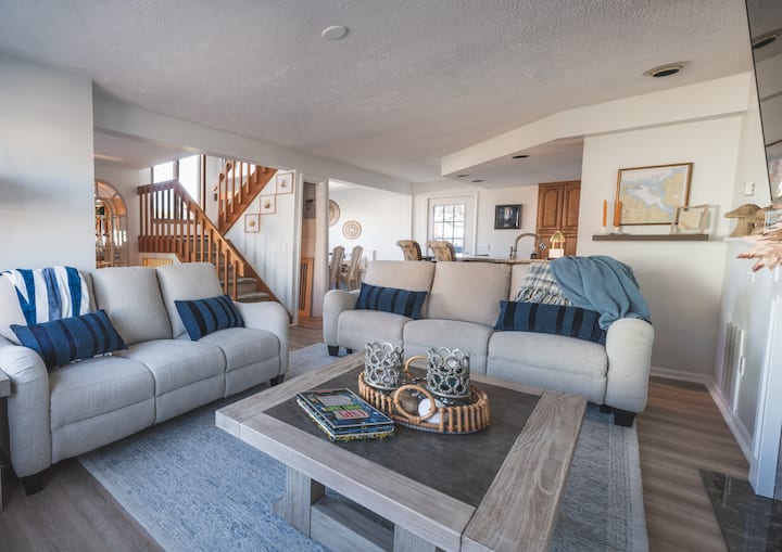 Cozy Coastal Cottage - Sodus Point Beach Park, NY