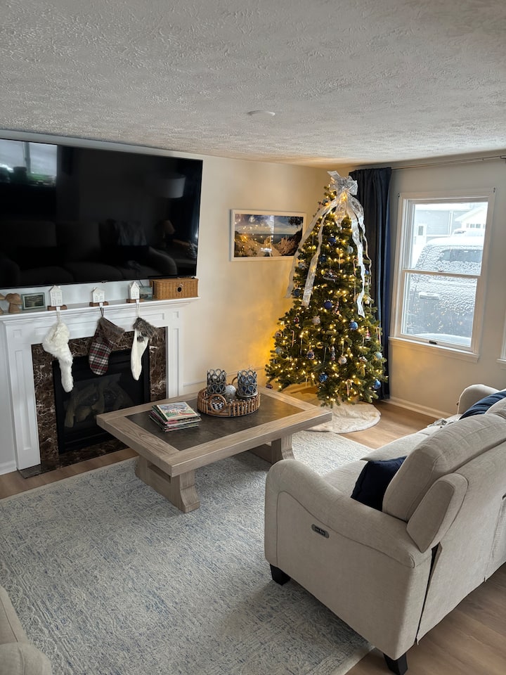 Cozy Coastal Cottage - Sodus Point Beach Park, NY