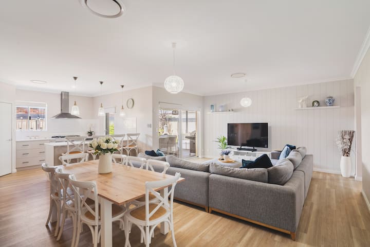 Central Family Home Near Town - Busselton