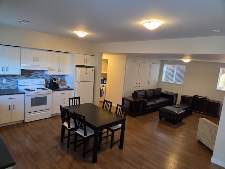 Transit Nearby,convienient Location,huge Space!!! - Vancouver