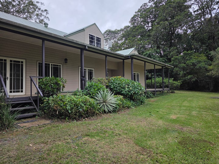 Bonville Bunkhouse - 
Country Cottage For 14 - Coffs Harbour