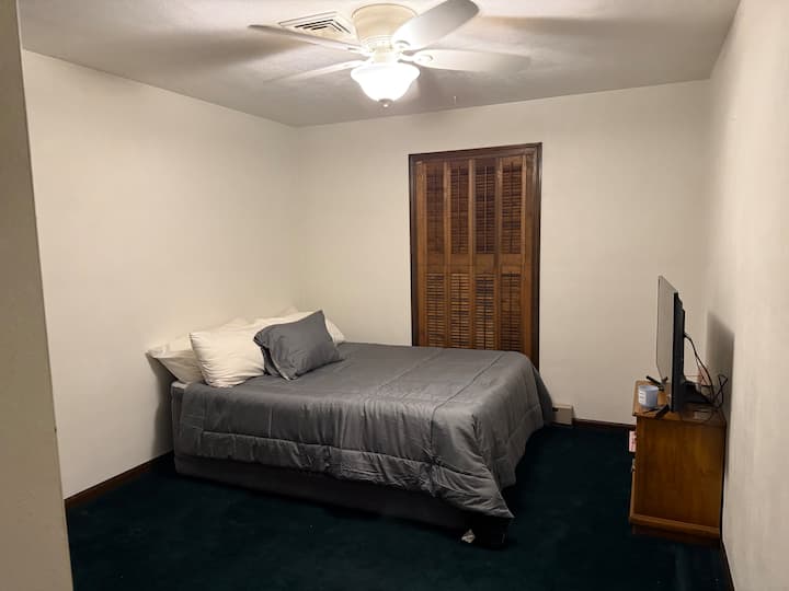 Private Peaceful Room 10 Mins From Mizzou - Columbia, MO