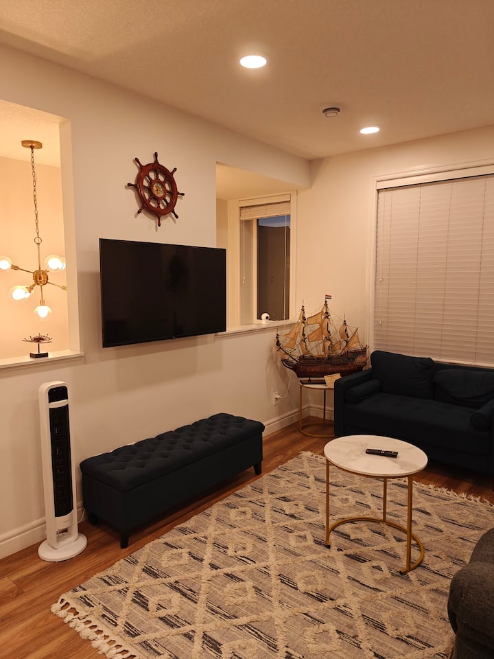 3 Bedroom Private Boho Home Near Airport - Calgary