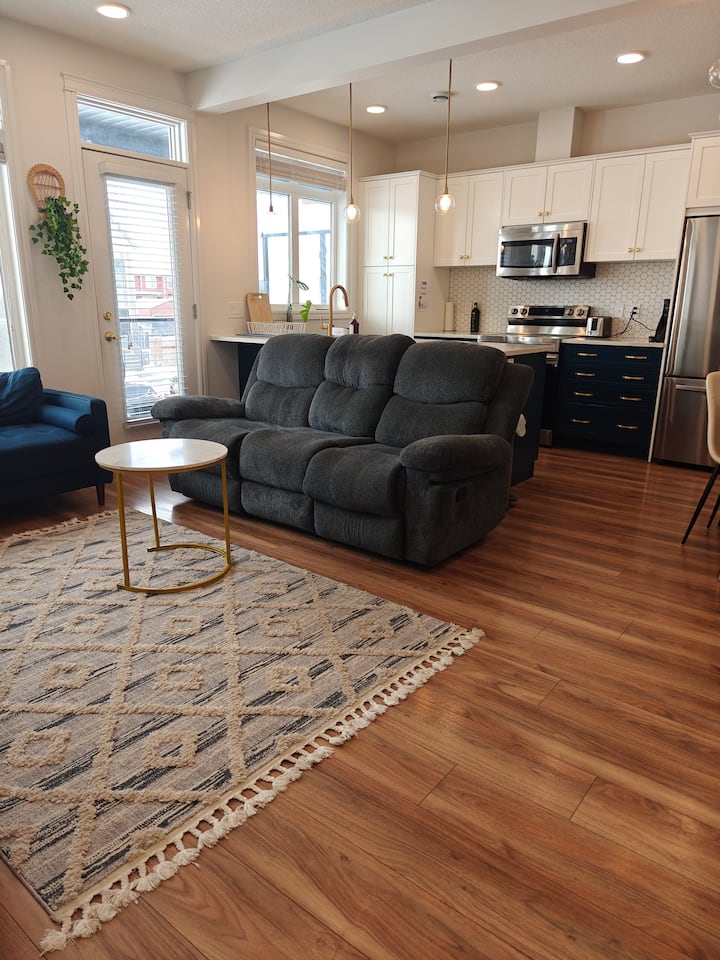 3 Bedroom Private Boho Home Near Airport - Calgary