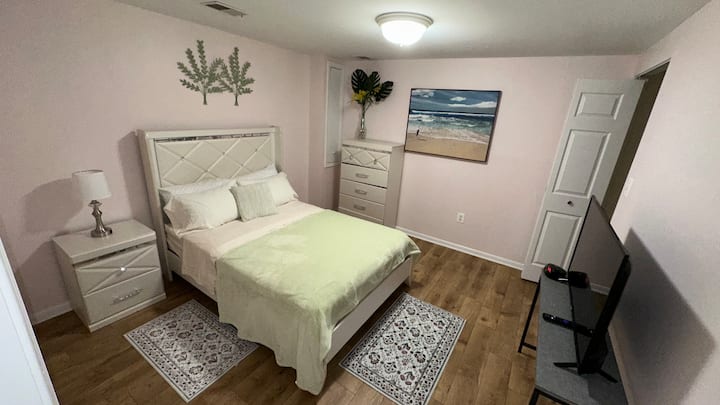 Charming Chantilly - Reston, VA